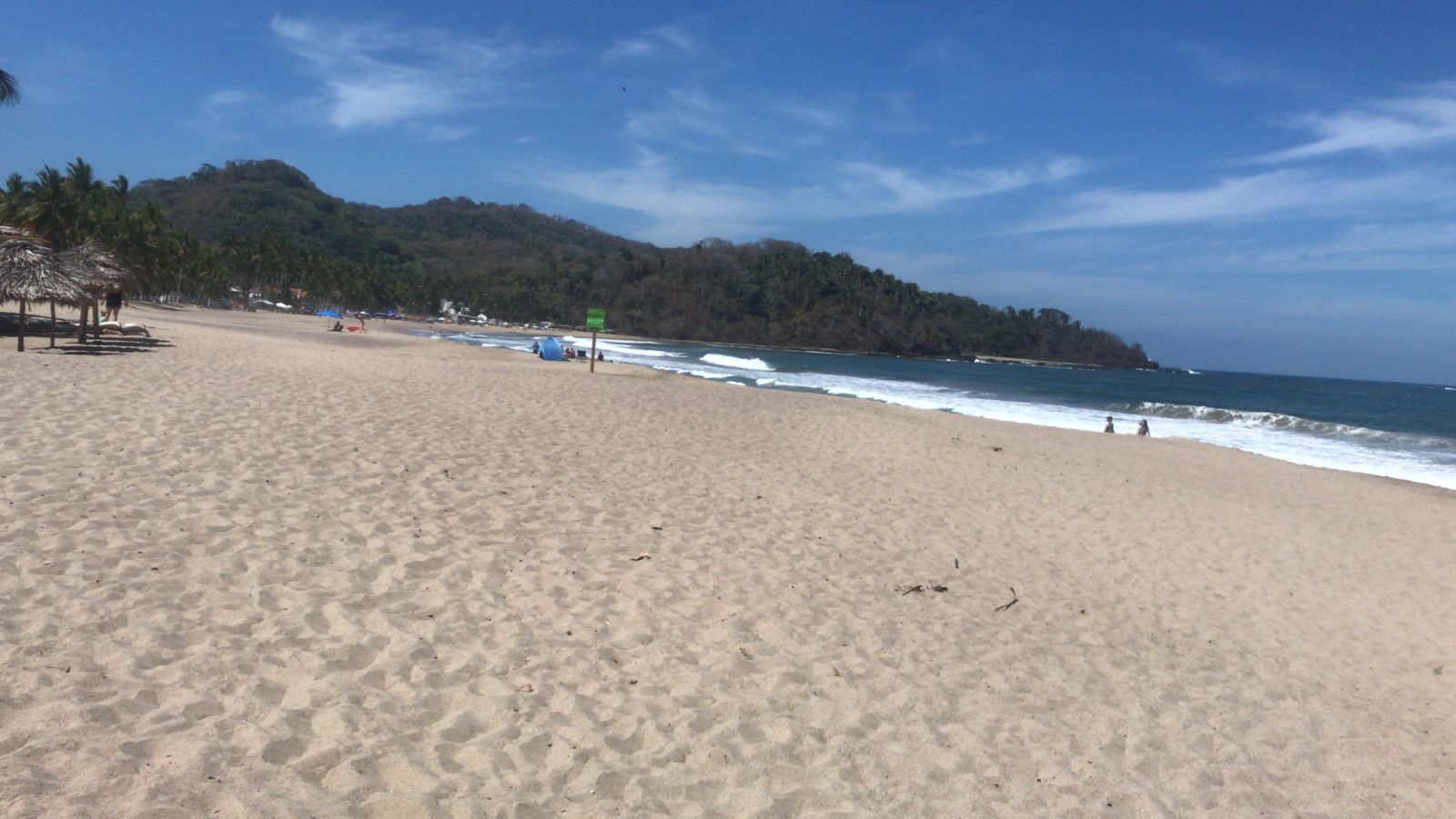 Bandera amarilla en playas de Bahía de Banderas